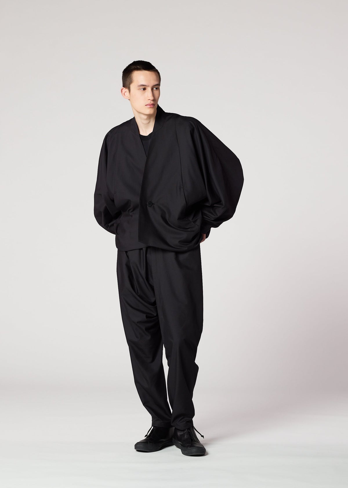 SWING BLACK Jacket Black – ISSEY MIYAKE EU