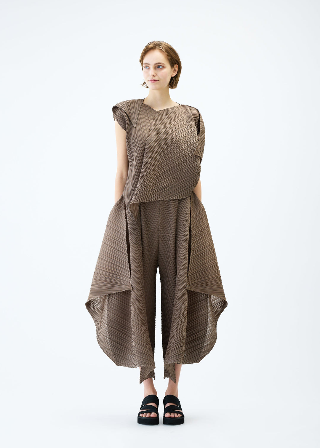 CLOTHING – ISSEY MIYAKE EU
